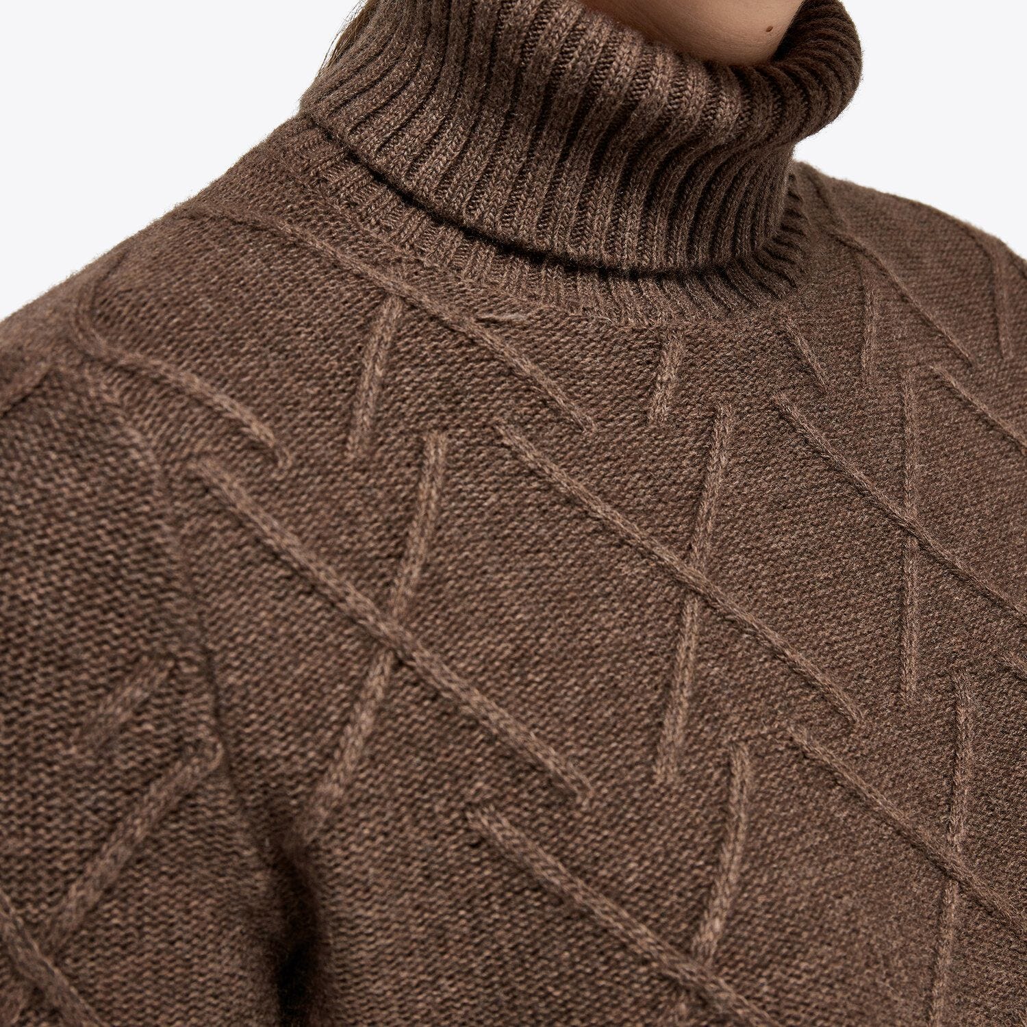 Women’s wool polo neck pullover with a raised motif